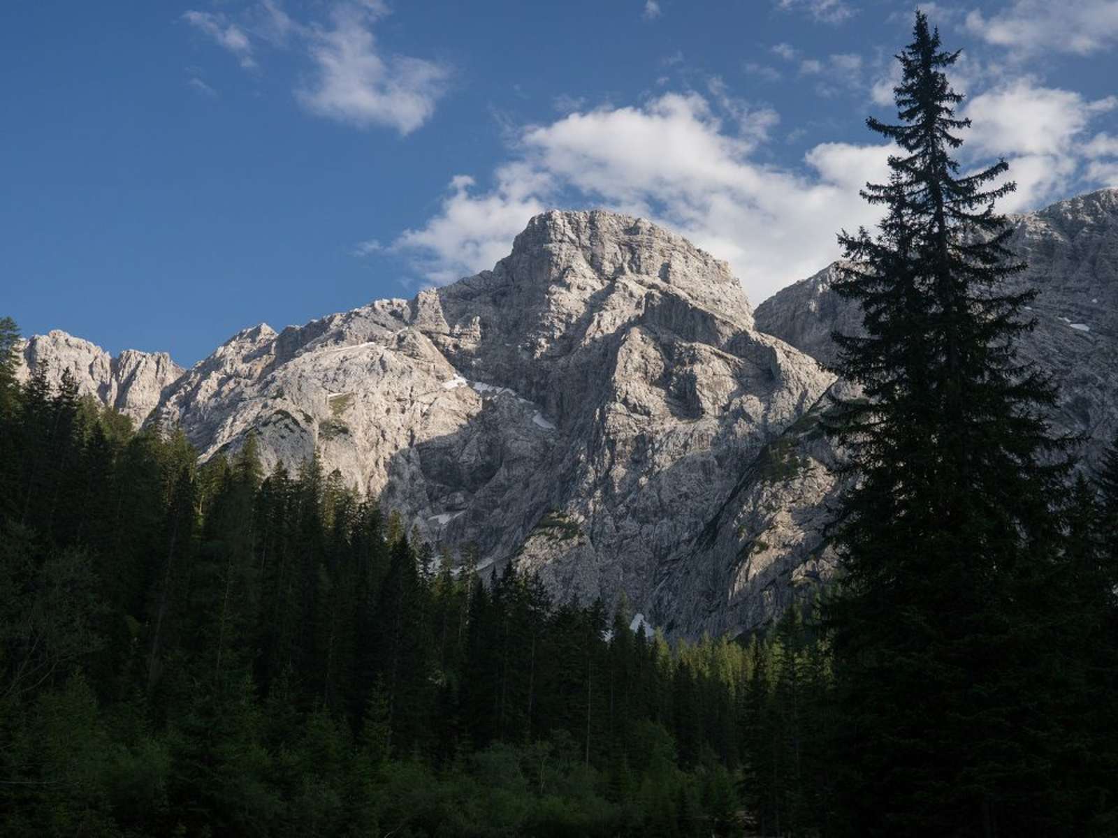 Wandern: Großer Solstein vom Bhf. Hochzirl - 9:20 h - 18 km - Bergwelten