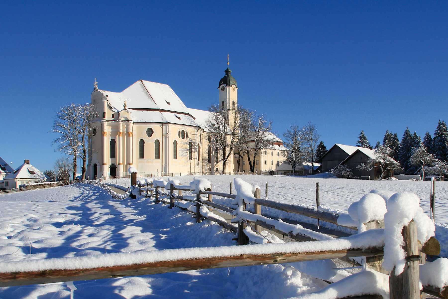 Winterwandern: Von Litzau zur Wieskirche - 1:30 h - 5 km - Bergwelten