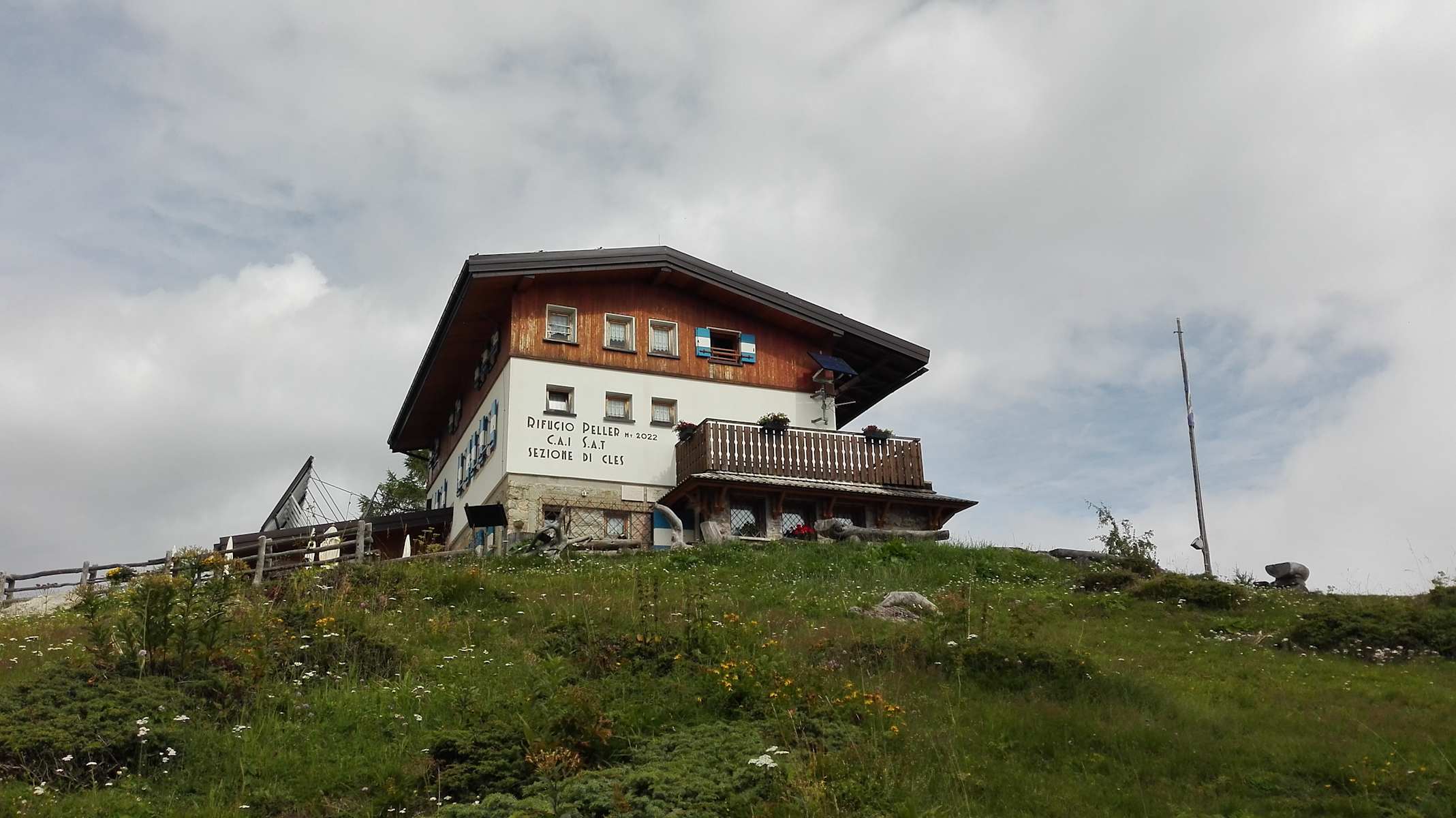 Rifugio Peller - Touren, Wetter, Zimmer - Bergwelten