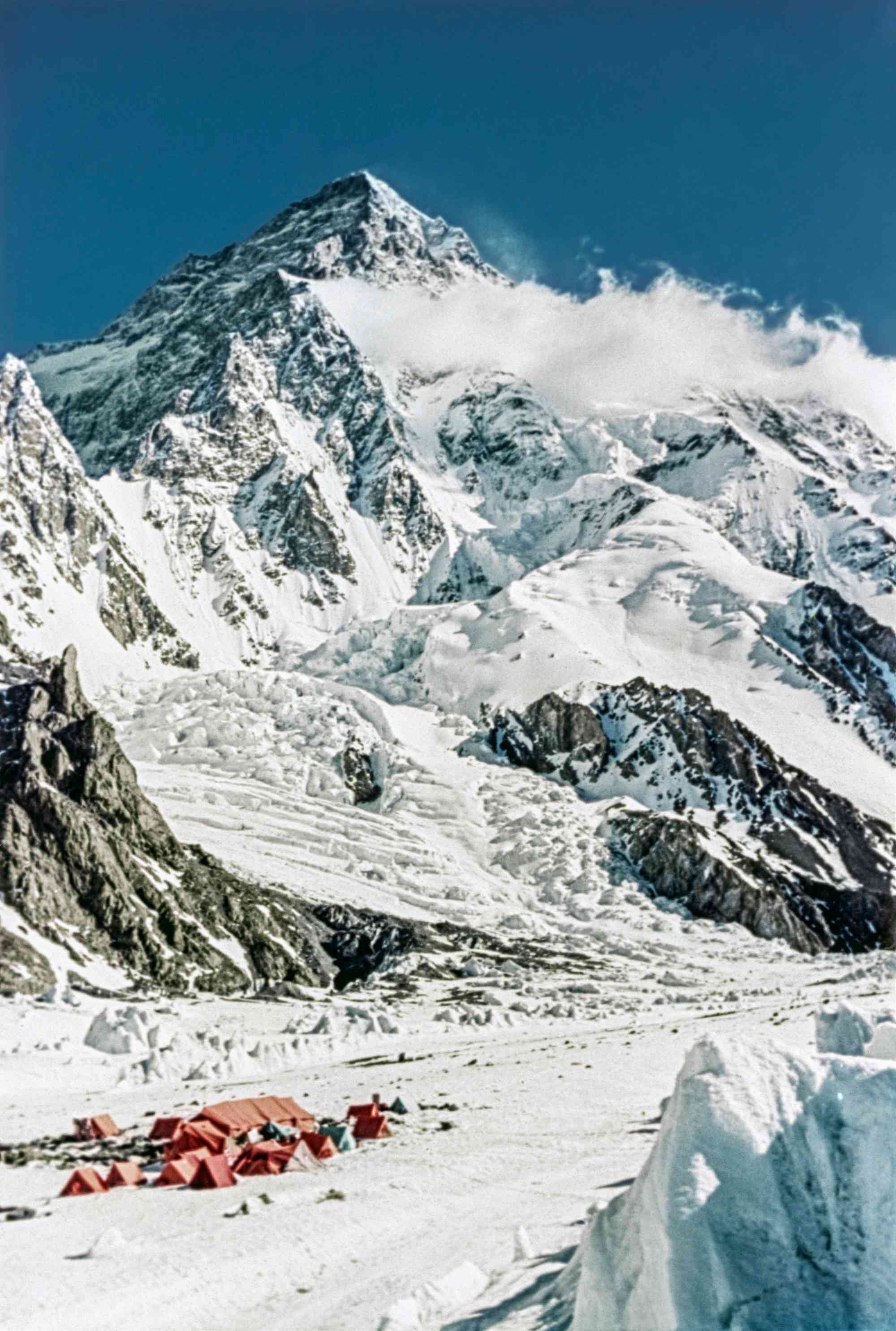 Die Erstbesteigung des K2: Ende gut, gar nichts gut - Bergwelten