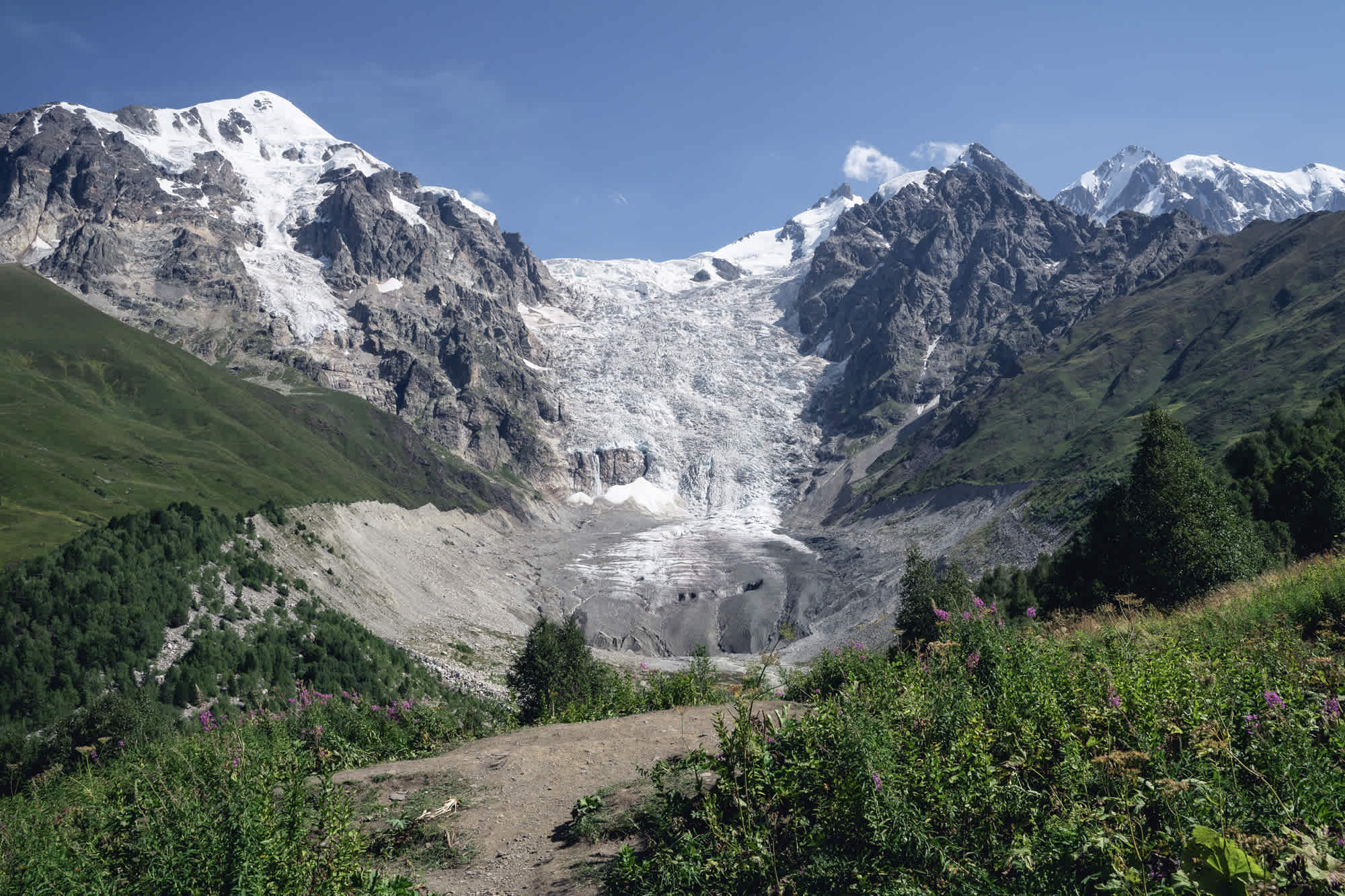 Unterwegs am Mestia-Ushguli Trek in Georgien - Bergwelten
